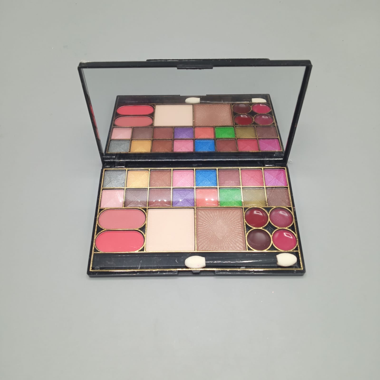 roseleaf 20 COLOUR EYESHADOW – Loto.pk